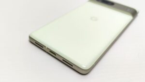 「Google Pixel 7」実機でUSBメモリを挿すと使えるかチェック！microSDカードが非対応で容量不足に困った！