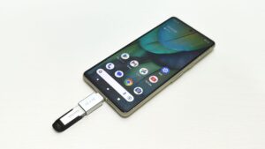 「Google Pixel 7」実機でUSBメモリを挿すと使えるかチェック！microSDカードが非対応で容量不足に困った！