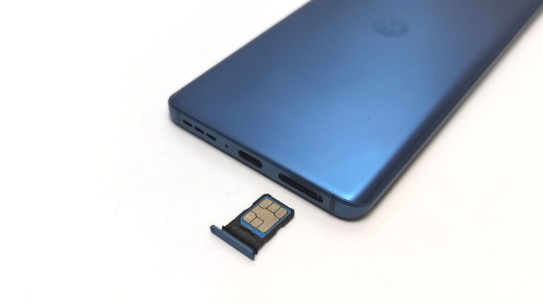 「motorola edge 40」実機にドコモ「ahamo」SIMカードを挿したら使える？APN設定や対応バンド情報をチェック！