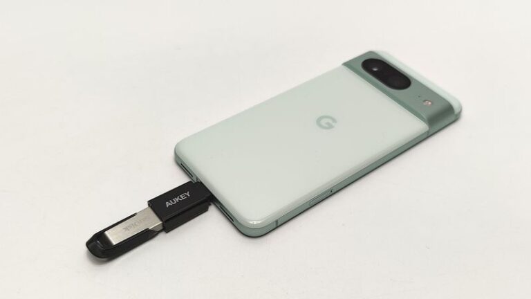 「Google Pixel 8」実機にUSBメモリを挿して使ってみた！microSD非対応でOTG機能を使って外部ストレージ化！