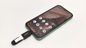 「Google Pixel 8a」実機にUSBメモリを挿してみた！microSD非対応でストレージ容量不足が心配【OTG】