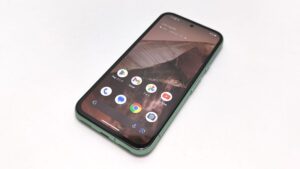 「Google Pixel 8a」実機で指紋認証を設定する方法を詳しく紹介！画面内指紋認証センサーの使い勝手は？
