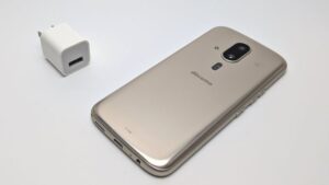 「らくらくスマートフォン F-53E」実機を手持ちのUSB PD急速充電器で充電してみた！おすすめの充電器は？