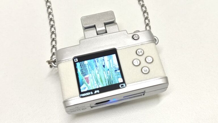 SNSバズり！スリコの「ミニトイカメラ」を使うとエモ写真に揺さぶられた！